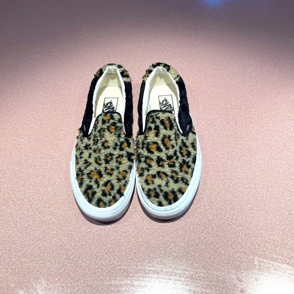 Vans | Shoes | Vans Leopard Print Sherpa Slip On Shoes Sneakers Size 8 ...
